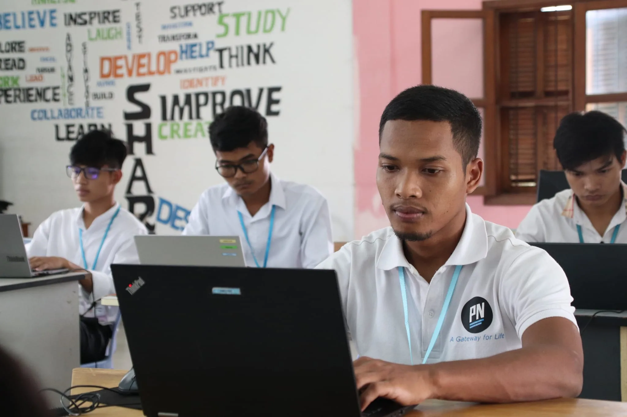 Về chúng tôi – Passerelles numériques